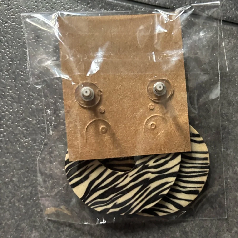 Plunder | Jewelry | Plunder Black And Cream Animal Print Earrings ...